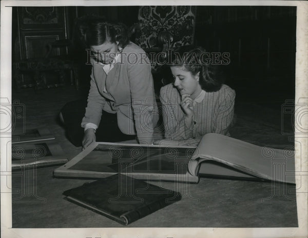 1948 Press Photo Newport RI Catholic College Catherine Roach, Cynthia ...