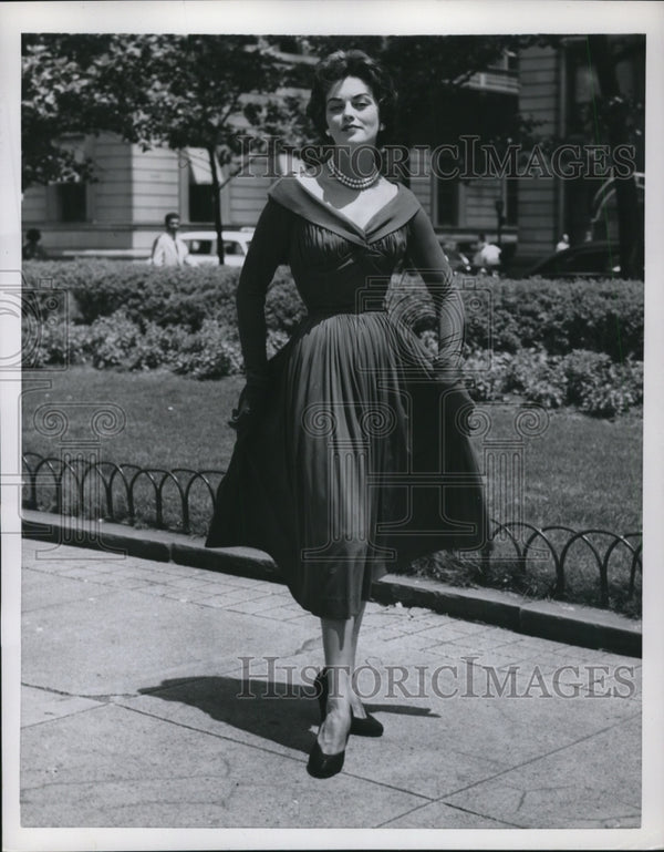 1953 Press Photo 1953 Fall Fashion For Daytime - ney08832 - Historic Images