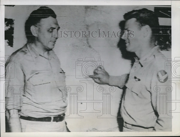 1943 Press Photo Raymond Clapper,Scripps Howard Correspondent and Maj.B ...