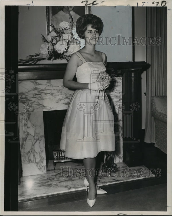 1962 Press Photo Debutante- Miss Bettie Martin Alsop, pictured in froc ...
