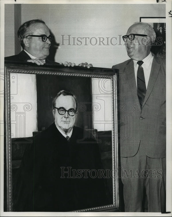Press Photo Salvador Sam Cirpiano with Judge Bernard J. Bagert and ...