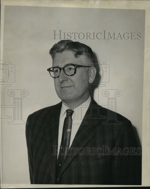 1961 Press Photo Examination Board member Dr. Kenneth E. Clark ...