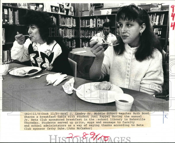 Press Photo Teacher Ruth Bond with Student Joni Kappel at Breakfast in ...