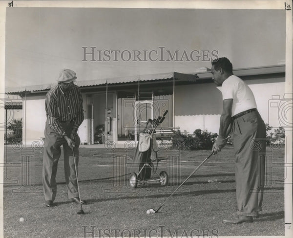 1957 Press Photo E. Belfield Spriggins takes lesson from golf pro John ...
