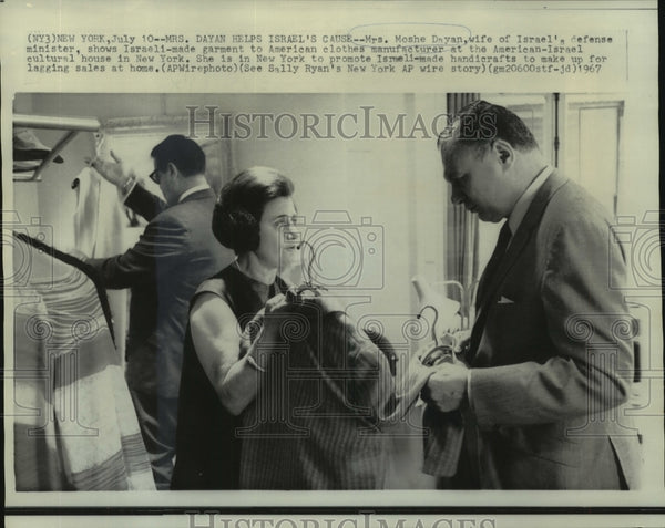 1967 Press Photo Mrs. Moshe Dayan at American-Israel cultural house in ...