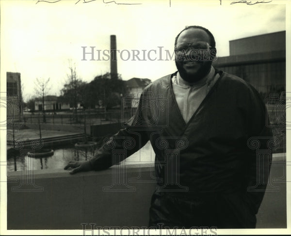1992 Press Photo Jo Cool Davis, performs gospel concert at Empire Civic ...