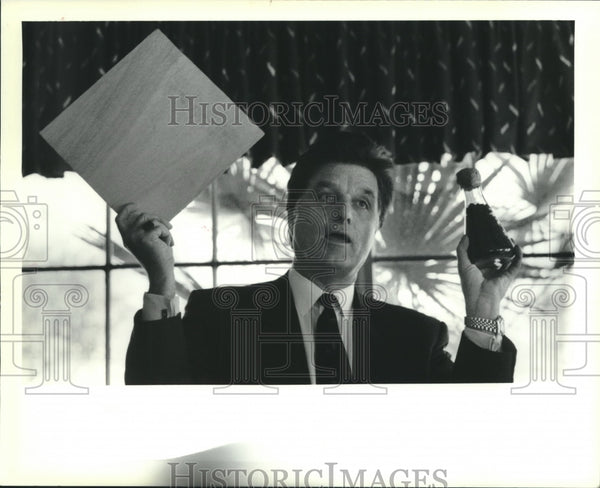 1989 Press Photo Garland Robinette, Guest Speaker at Art Association ...