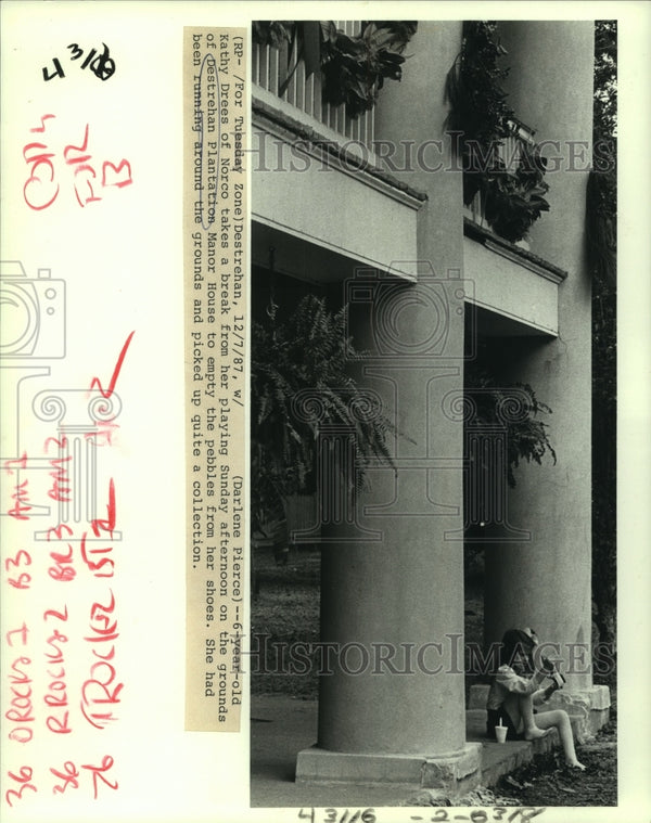 1987 Press Photo Kathy Drees on the grounds of Destrehan Plantation ...