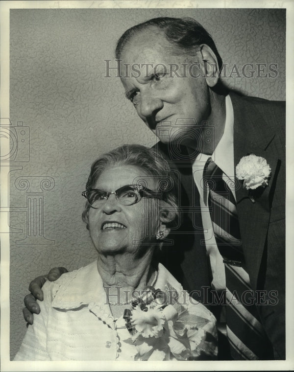 1974 Press Photo Mr. and Mrs. Thomas J. Engel celebrate 50th wedding ...