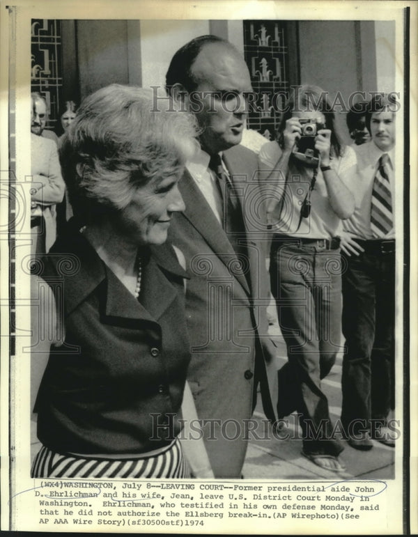1974 Press Photo John D. Ehrlichman and Wife at Washington District ...