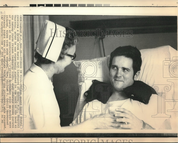 1971 Press Photo Prison guard David Ekdahl attended by Ruth Launhardt ...