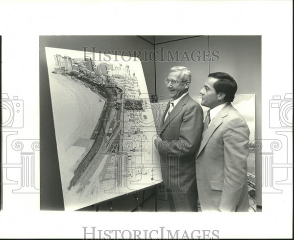 1978 Press Photo Moon Landrieu and Joseph Canizaro looks at plans for ...