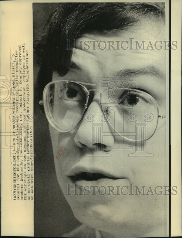 1975 Press Photo Senate intelligence committee counsel John Elliff ...