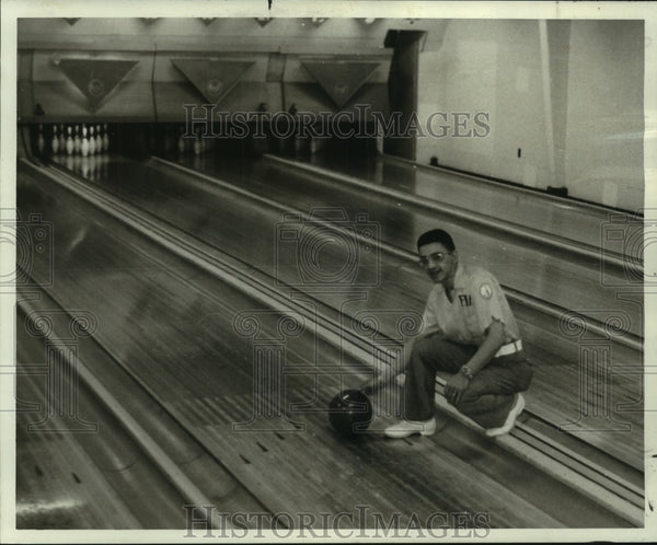 1973 Press Photo Bowling - John Edward Fazzio with Bowling Ball on a ...