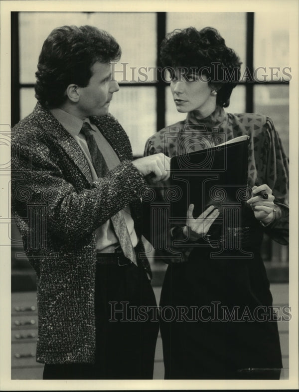 1989 Press Photo Terri Garber & Paul Reiser in "Together We Stand," on ...