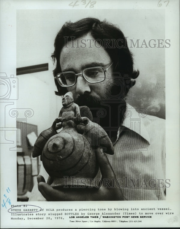 1976 Press Photo Steve Garrett of UCLA makes a piercing tone from ...