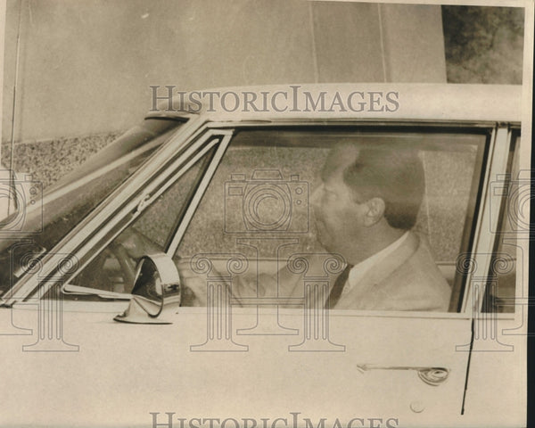 1967 Press Photo District Attorney Jim Garrison in the front seat of ...