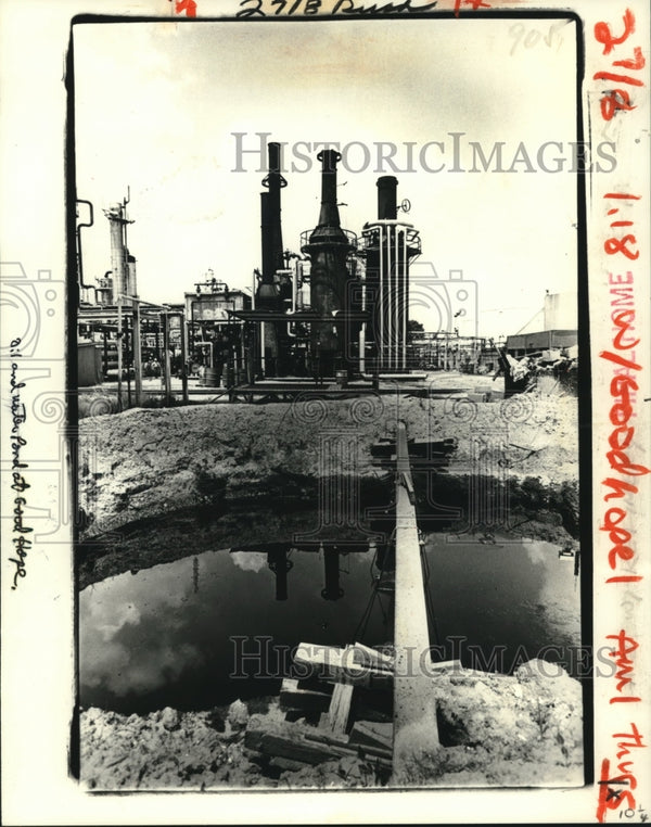 1979 Press Photo Oil and Water at Good Hope Refinery. - Historic Images