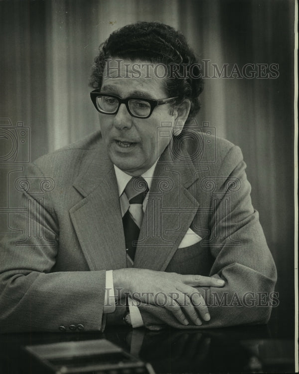 1975 Press Photo William J. Guste Jr. lawyer and Attorney General ...