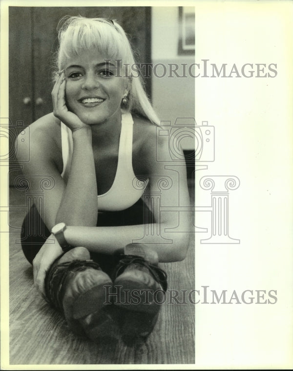 Press Photo New Saints-sation dancer Stephanie Hammons - Historic Images