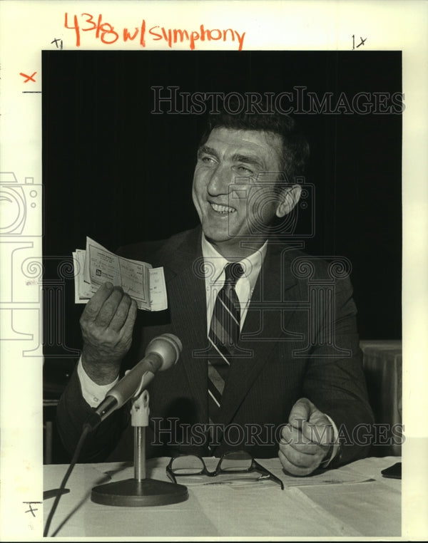 1983 Press Photo H. Devon Graham Jr., New Orleans Symphony president ...