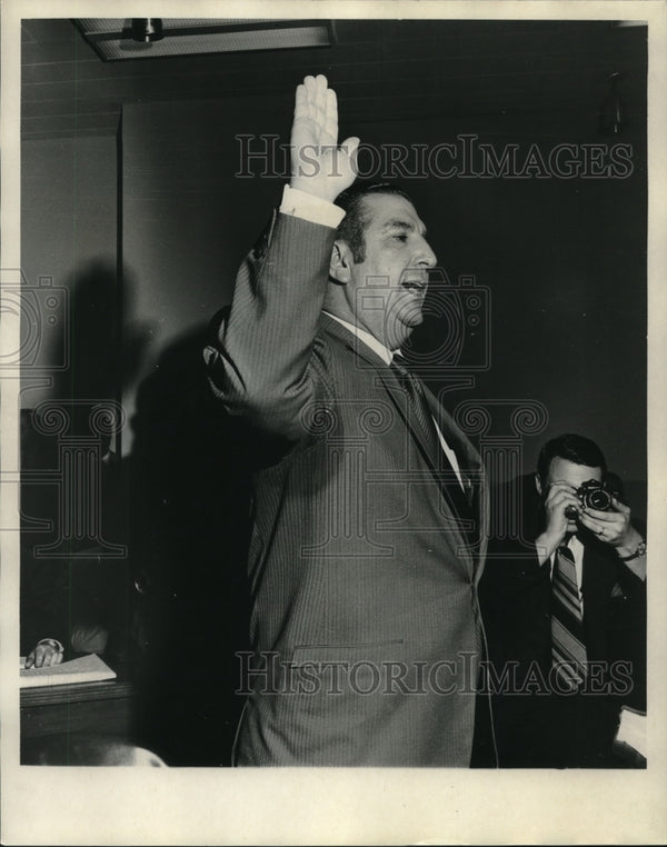 1970 Press Photo Police Chief Joseph I. Giarrusso taking oath ...