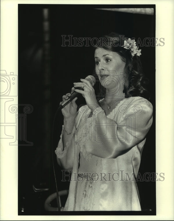 1981 Press Photo Sandy Hancock, local singer - nob30678 - Historic Images