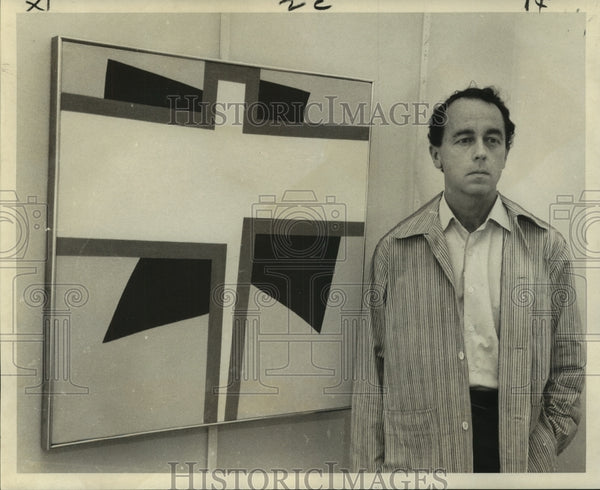 1969 Press Photo Calvin Harlan with one of the paintings at Circle ...
