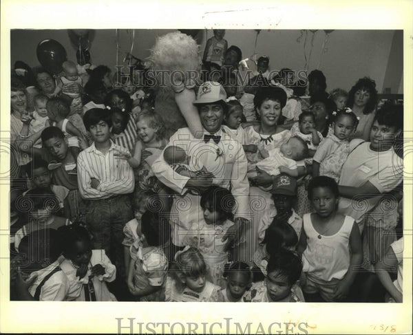 1988 Press Photo Meadowcrest Hospital Doctor Harish Anand with former ...