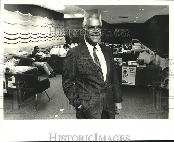 1987 Press Photo Edwin Newman, manager of Corpus Christi Parish Credit ...