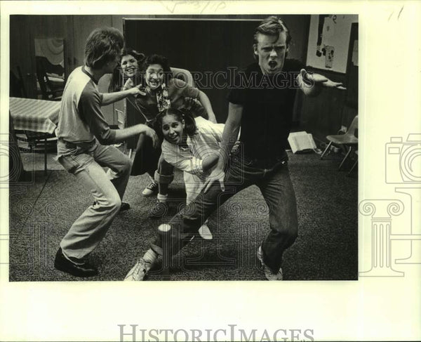 1979 Press Photo Mark Mekelburg directs a scene from All the Little ...