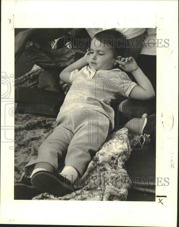 1979 Press Photo "Cannon Fire" Too Loud For Child, Symphony Concert ...