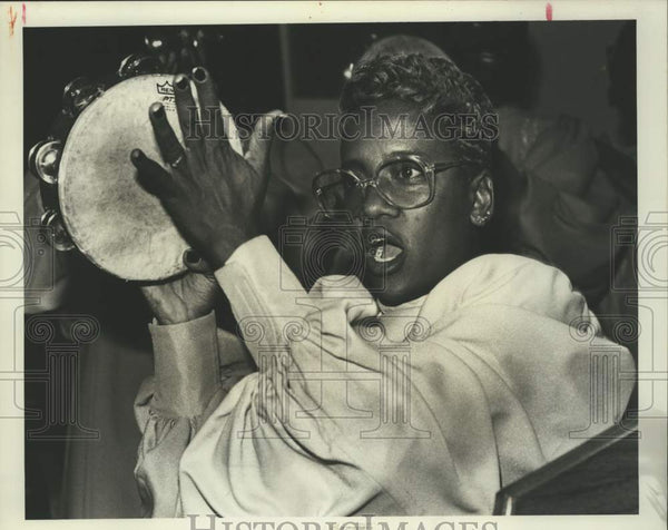 1988 Press Photo Pamela Garner during concert at Oakland Baptist Church ...