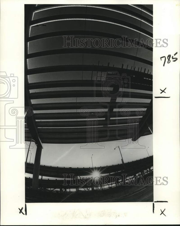 1977 Press Photo View From Underneath Of Elevated Road, Pontchartrain ...