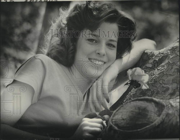Press Photo Miss Erin Elizabeth O'Keefe to be crowned 1979 Floral Queen ...