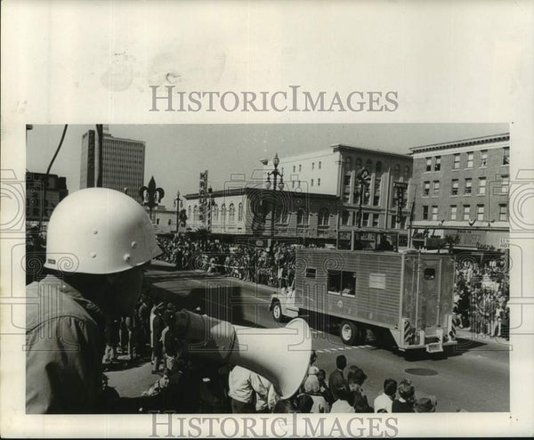 1969 Press Photo New Orleans Police Strike - Striker with Bullhorn ...