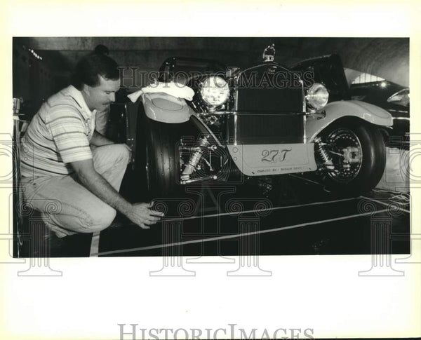 1989 Press Photo Charlie Ponstein checks tires on his 1927 Ford Model T ...