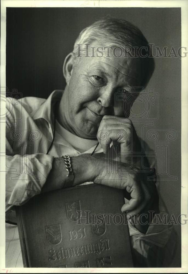 1987 Press Photo European High School Alumni Association - Richard ...