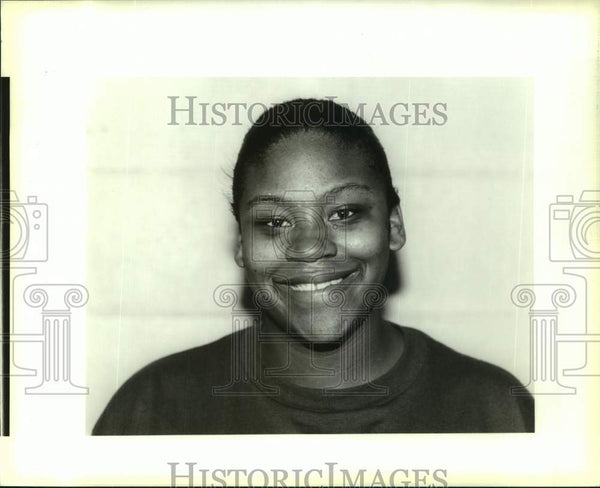 1995 Press Photo Tracy Simms, Redeemer Girls Basketball Team member ...