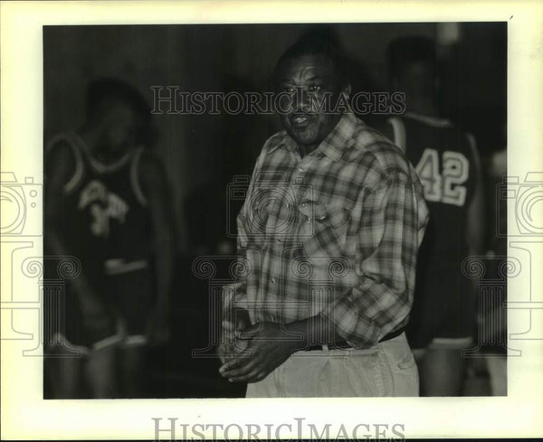 1990 Press Photo O. Perry Walker head boys basketball coach Winston ...