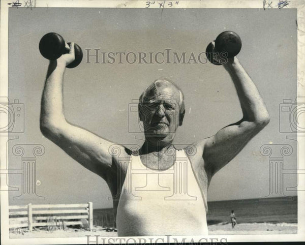 1975 Press Photo Octogenarian Harold Reilly, Physical Therapist, In ...