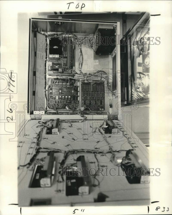 1977 Press Photo Pinball machines at The Atarians go electronic digital ...