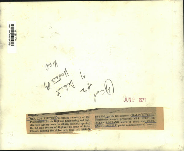 1971 Press Photo Mrs. Zoe Reuther cuts the ribbon opening section of ...