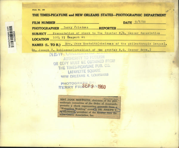 1960 Press Photo Mrs. Jane Monteith presents check to Dr. Joseph V ...