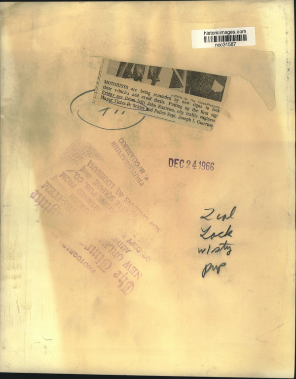 1966 Press Photo Mayor Victor Schiro and city officials erect safety ...