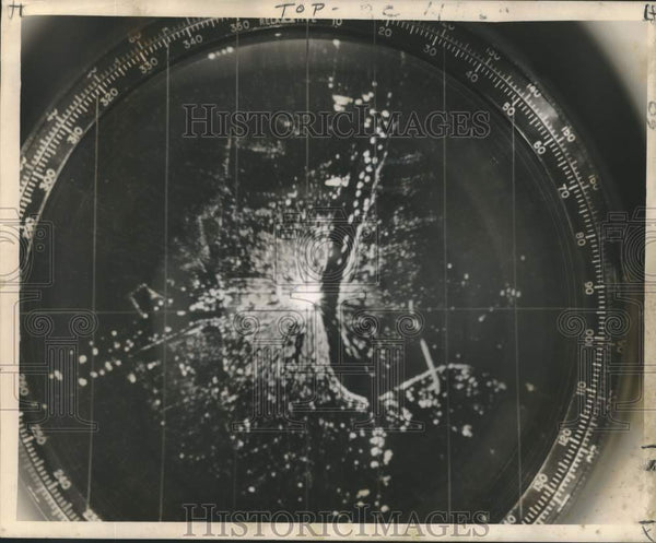 Press Photo Ships show as blobs of light on Radar Screen - noc33746 ...