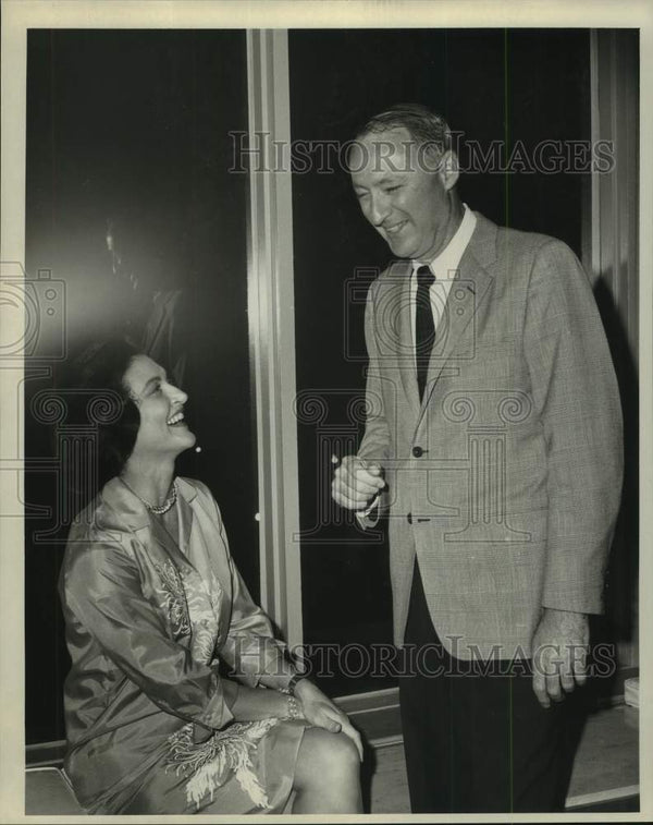 1968 Press Photo Mrs. and Mr. Robert V. Whittaker Jr., Chairman of Golf ...