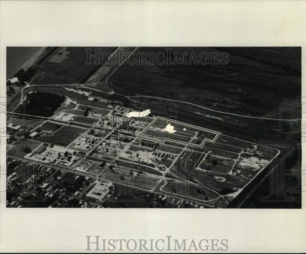 1972 Press Photo Aerial view of VCM facility at Shell's chemical plant ...