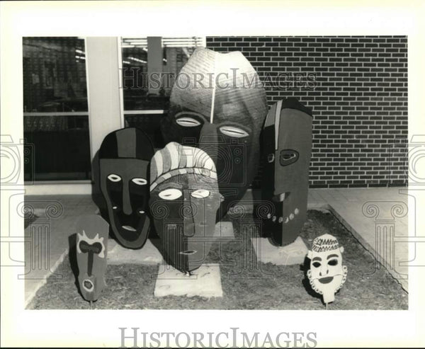1994 Press Photo Sculptures in front of SUNO library - noc62514 ...