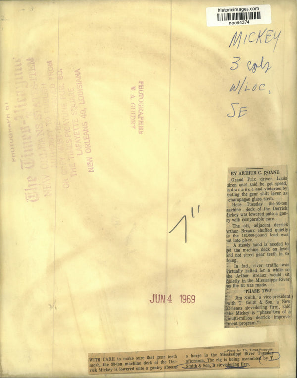 1969 Press Photo T. Smith & Son assembling a crane on deck of the ...